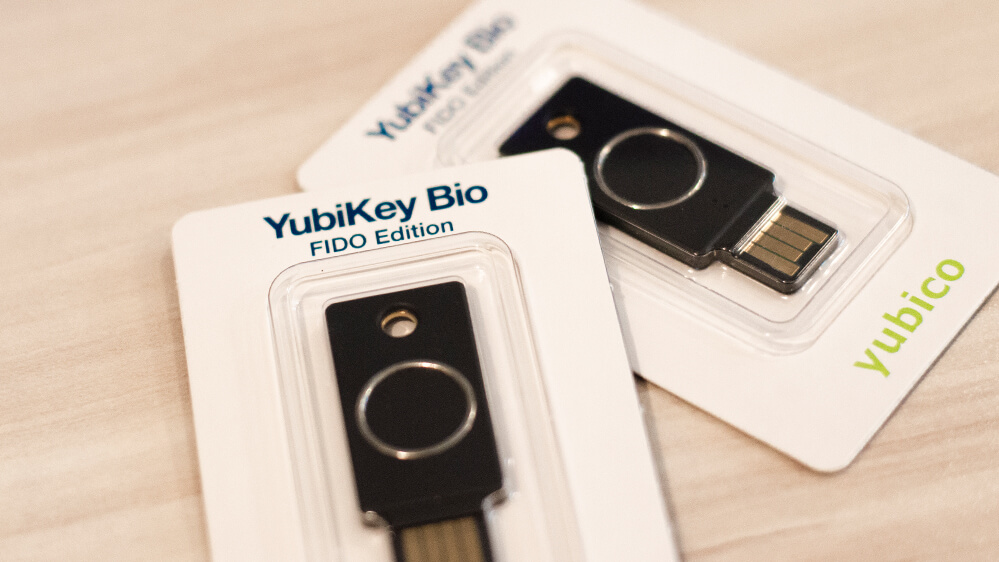 Хардуерен ключ за двуфакторна идентификация YubiKey Bio